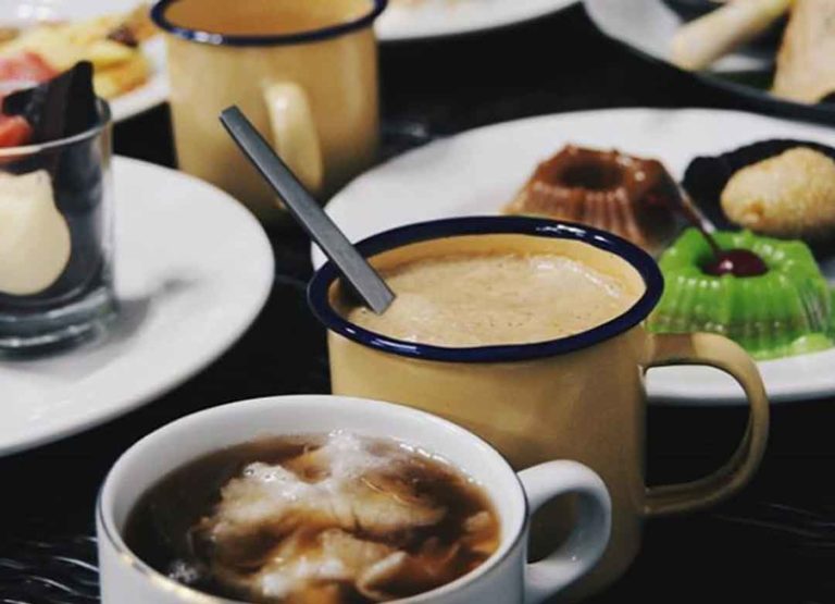 Daftar Minuman Populer di Indonesia Untuk Pelengkap Santai