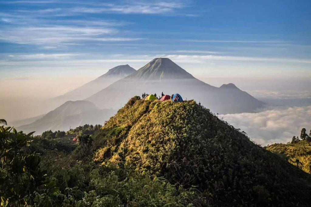Jalur Pendakian Gunung Prau Via Wates yang Menakjubkan