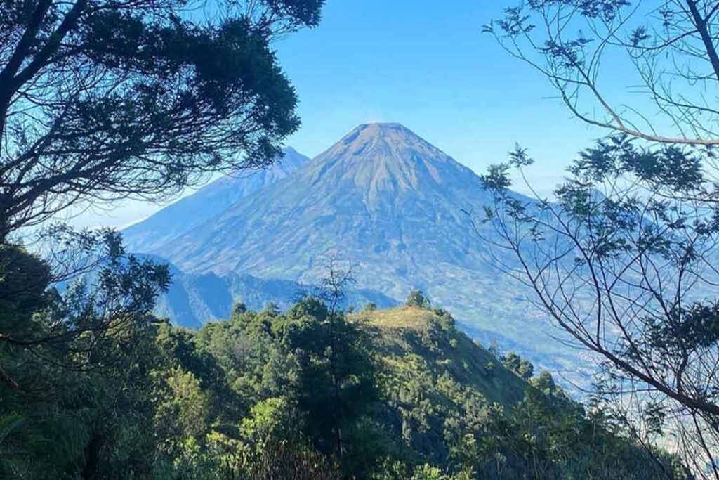 Jalur Pendakian Gunung Prau Via Wates yang Menakjubkan