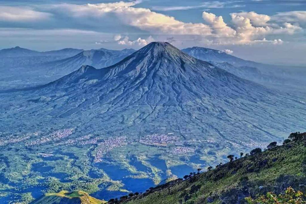 Wisata Ekstrem Pendakian Gunung Sumbing di Jawa Tengah
