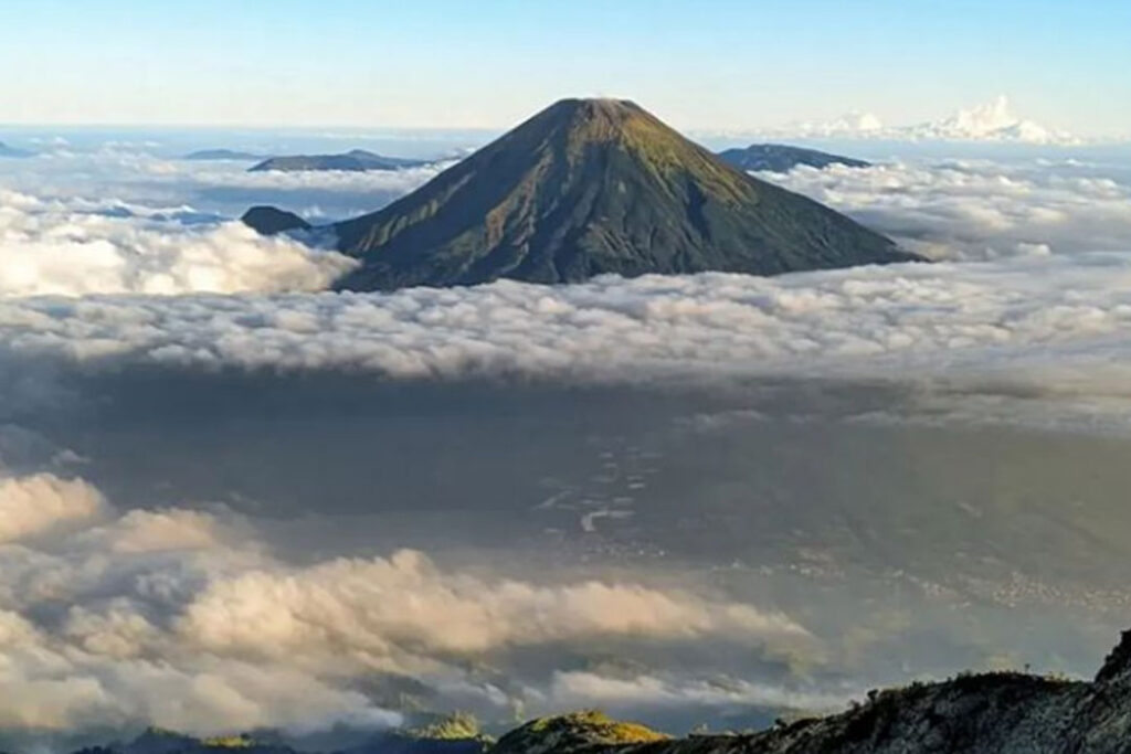 Wisata Ekstrem Pendakian Gunung Sumbing di Jawa Tengah